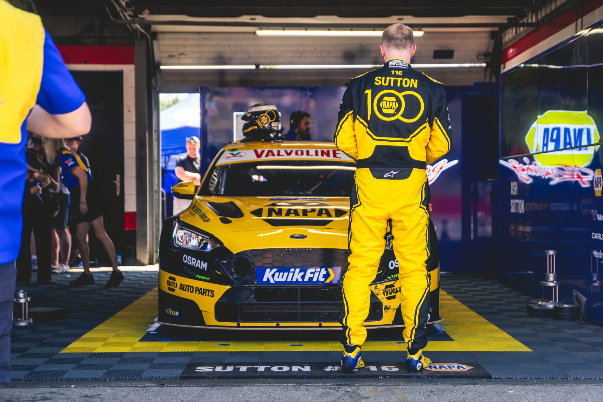 NAPA RACING UK RETAINS TOP SPOT AT BRANDS HATCH | NAPA